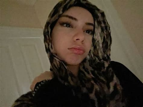 Hijabi Hijabi Pfp Vela Leopard Print Hijab Outfit Hijabi With Edges