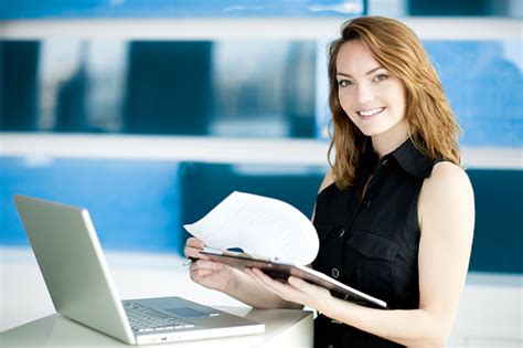 젊은 치도 현대 Office 20 29세에 대한 스톡 사진 및 기타 이미지 20 29세 경영자 고용과 노동 Istock