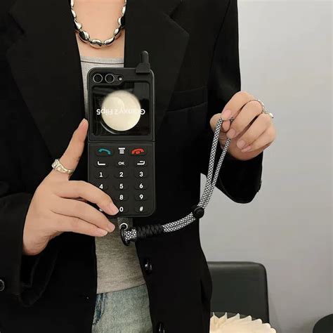 당일 출고 갤럭시 Z플립5 4 3케이스 지플립5 블랙 전화기 안테나 케이스 스트랩 포함