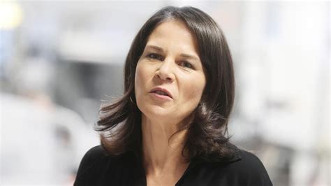 Fake News Um Baerbock Und Angebliche Sex Kontakte Zu Gigolo