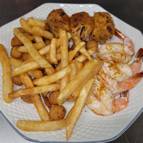 Broiled Jumbo Shrimp And Stuffed Jumbo Harbor Inn Seafood Facebook