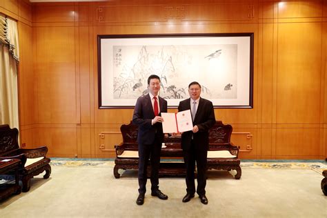宋如安副特派员会见冰岛新任驻港名誉领事