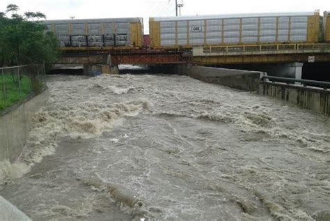 Dejan Lluvias Inundación Caos Y Muerte En México — Cambios