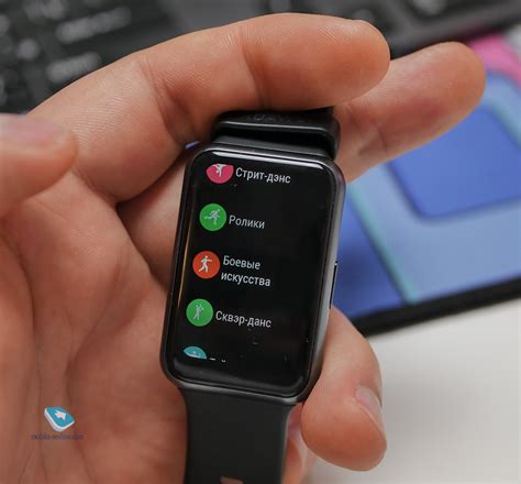 Mobile-review.com Обзор Huawei Watch Fit - для тех, кто любит побольше