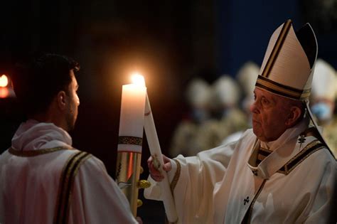 Pope Francis At Easter Vigil ‘the Risen Lord Loves Us Without Limits
