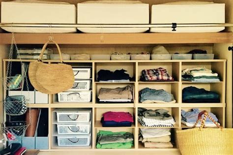 【服の収納テク67選】収納上手さんのクローゼットや押し入れをすっきり片付けるコツ｜暮らしニスタ
