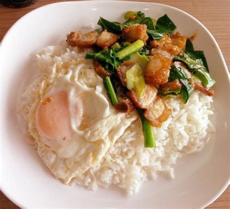 คะน้าหมูกรอบไข่ดาว 50บาท โมเดลตามสั่งandตำแซ่บ