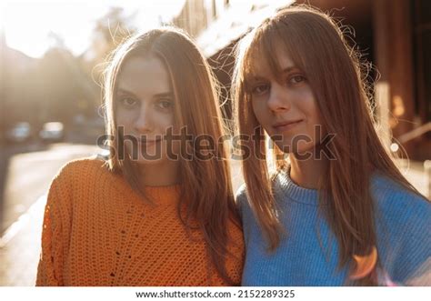 Im Genes Fotos De Stock Objetos En D Y Vectores Sobre Twins Blonde Hair Shutterstock