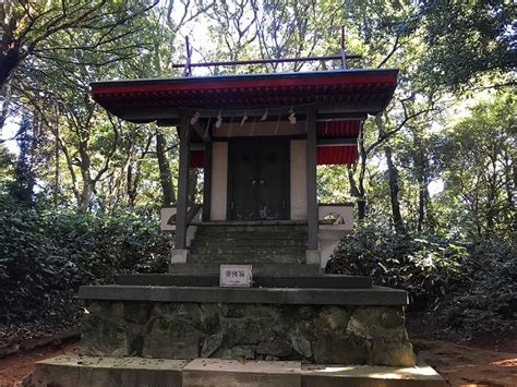 登山口から約1時間ほどで戸ノ上神社奥宮のある戸ノ上山山頂に到着です
