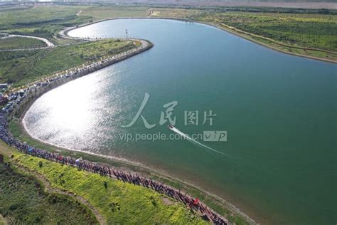 甘肃张掖参加彩虹跑 乐享周末时光 人民图片网