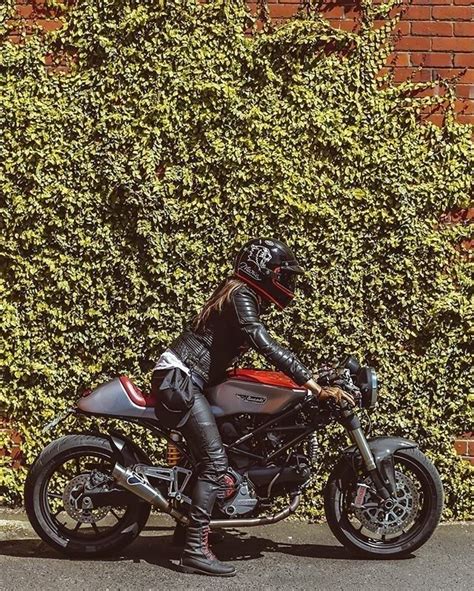 Cafe Racer Girl Cafe Racer Girl Custom Cafe Racer Girls On Bike