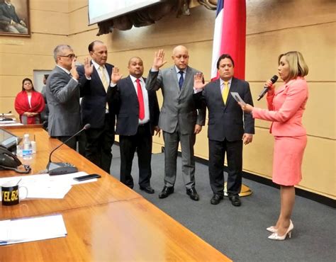 Escogen Y Juramentan Miembros De Las Seis Comisiones Restantes De La