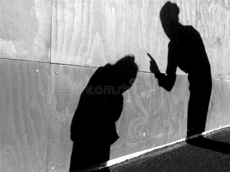 La Mère Gronde Son Enfant Dehors Image Stock Image Du Mère Conflit