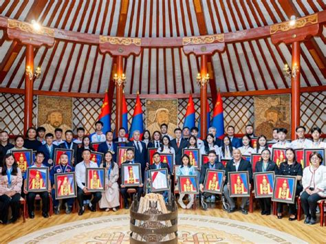 Энэ жилээс эхлэн амжилт гаргасан уран бүтээлч тамирчдыг баяр Үндэсний их баяр наадмын нээлтэд