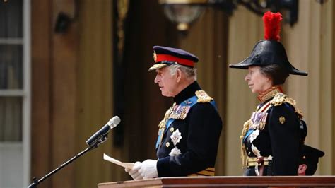 Complicité Entre La Princesse Anne Et Son Frère Le Roi Charles Iii