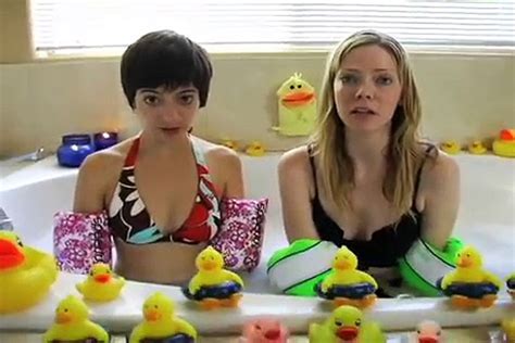 Garfunkel And Oates Hot