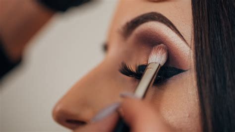 Viral Tiktok Eyeliner Hack Stops Your Eye Look From Smudging