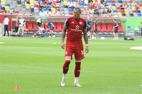 Daniel Ginczek verlässt Fortuna Düsseldorf Stürmer sucht neue