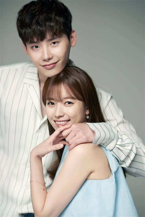 W 더블유 Korean Drama Picture Han Hyo Joo Lee Jong Suk Lee Jong Suk