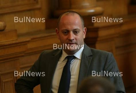 Прокуратурата няма очи да види поръчителя на палежа на тютюневите складове