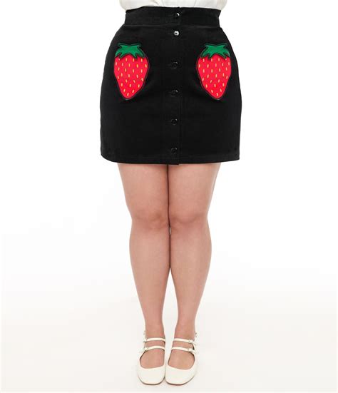 Smak Parlour Plus Size Black And Strawberry Pocket Match Game Mini Skirt