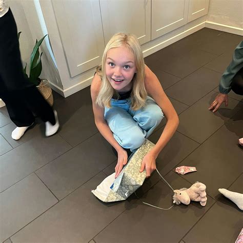 14 årige Thilde Har Kræft I Hjernen I Aften Fejrer Hele Byen Hendes