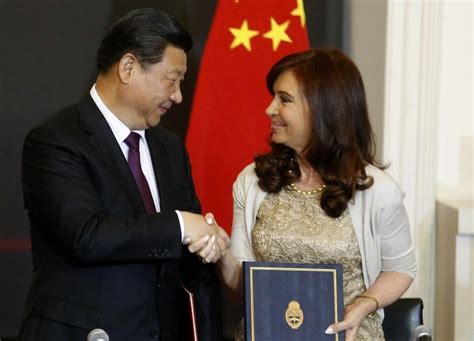 习近平获赠阿根廷10号球衣 6 中国日报网