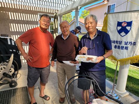 남가주 배재동창회 75회 동기모임 윤석두 동문집에서 부부동반 동기모임을 가졌습니다