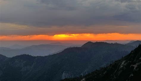 Magnificent Sunset At Moro Rock Sequoia National Park The Itinerant