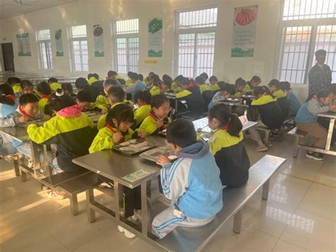 湖州市和孚镇长超小学开展“‘食刻警惕，以‘练促防”食品安全事故应急演练