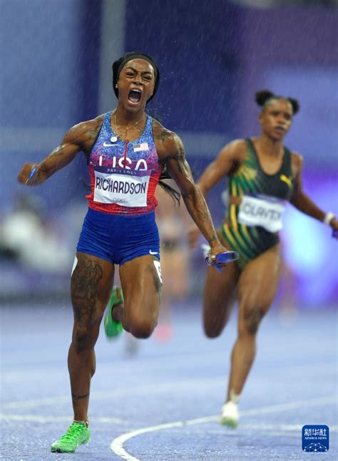 巴黎奥运会丨田径——女子4x100米接力赛况 新华网客户端