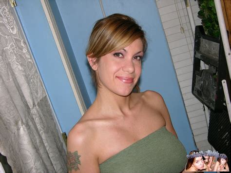 Police Officer Milf Woman Spreading And Getting Pounded Hard Porn