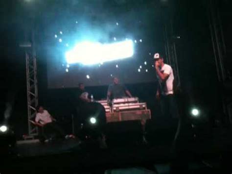 Jacqueline Ela Bota A Palma Da M O No Ch O Mc Rei Do Bacalhau