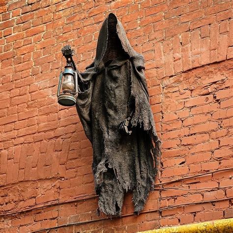 Дементор из «Гарри Поттера поселился во дворе на улице Рождественской в Нижнем