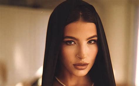 LaSirena69 En Vestido Negro Elegante ColorMusic