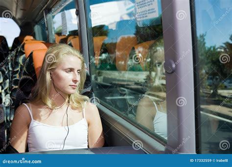 Belle Fille Dans Le Bus Image Stock Image Du Glace Visage 17332559
