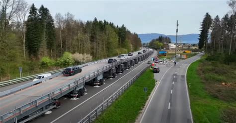 공사 도로 위로 ‘조립식 다리교통체증·노동자 위험 ‘뚝