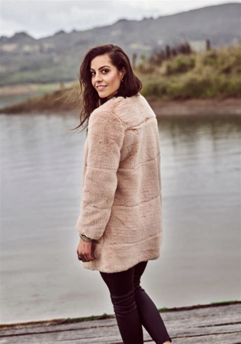 Daniela Galeano Presenta El Lanzamiento Mundial Me Acerco A Ti