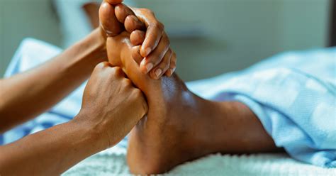 रात को 5 मिनट तलवों की मालिश करने के फायदे