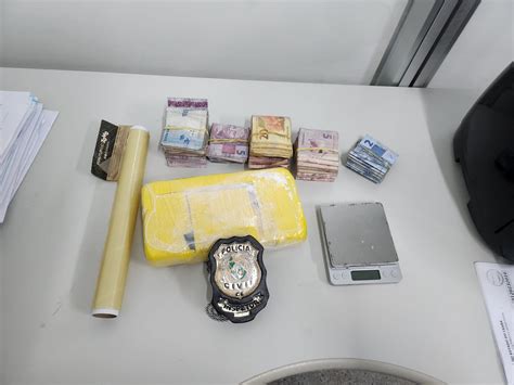 Dupla é Presa Por Tráfico De Drogas Durante Operação Policial Em
