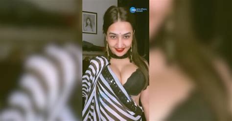 Teri Jhalak Ashrafi Srivalli Naina Madak Barfi Is Going Viral Video