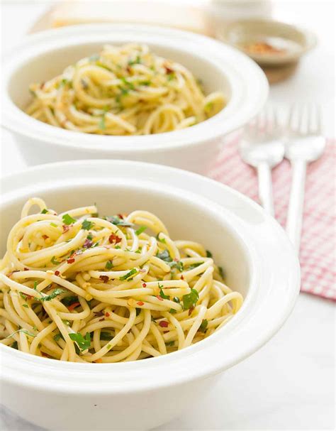 Spaghetti With Garlic And Olive Oil The Clever Meal