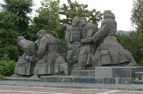 Selo Bg Трудовец е село в Западна България То се намира в община Ботевград Софийска област