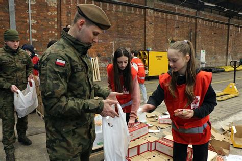 Caritas przygotowała 1000 paczek dla ubogich wrocławian W wielkim