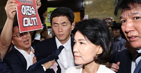 사퇴하라vs폭력 막아줘여야 이진숙 청문회 시작 전 기싸움