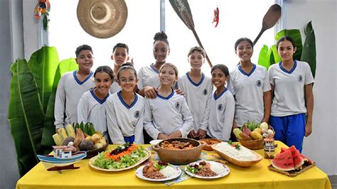 Cardápio Caiçara Nas Escolas Municipais De Ilhabela Encanta Alunos E