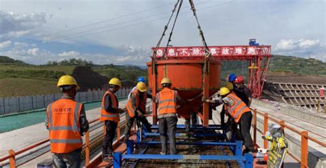 乐西高速首片预制t梁浇筑完成腾讯新闻