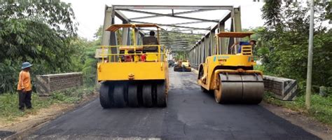 Perbaikan Jalan Di Jembatan Desa Ngembul RMI