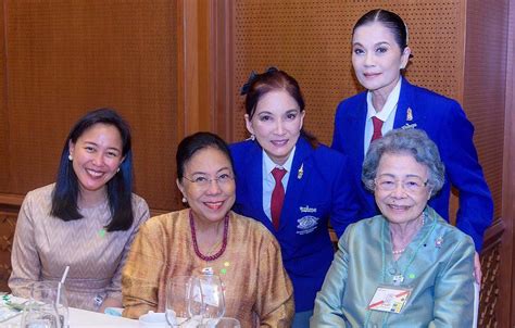 ผู้หญิง สมาคมนักเรียนเก่าฝรั่งเศสฯ น้อมรำลึก ‘๑๐๐ ปี พระบารมีปกเกล้าฯ