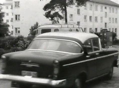 IMCDb org Opel Kapitän Kaptein P in Sønner av Norge kjøper bil